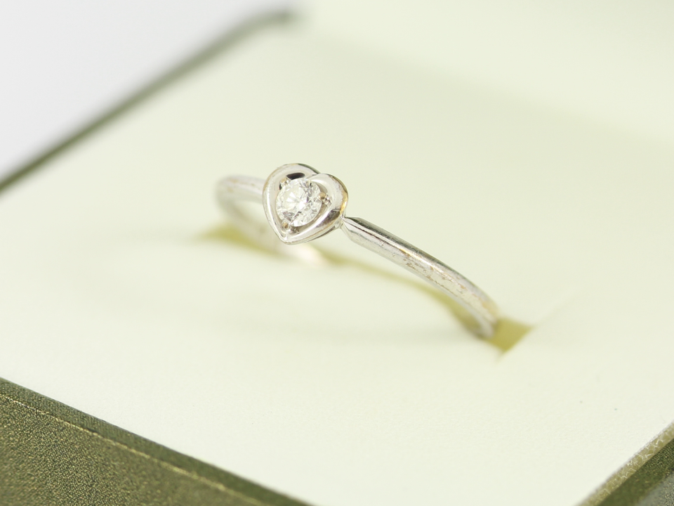 Rox Diamond Solitaire Heart Ring 9ct White Gold Ladies Size M 375 1.2g ...