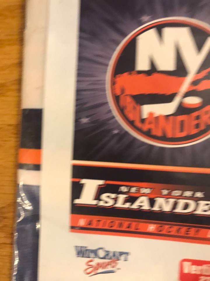 NHL New York Islanders 27" X 37"' Indoor Outdoor Vertical Hanging Flag ...