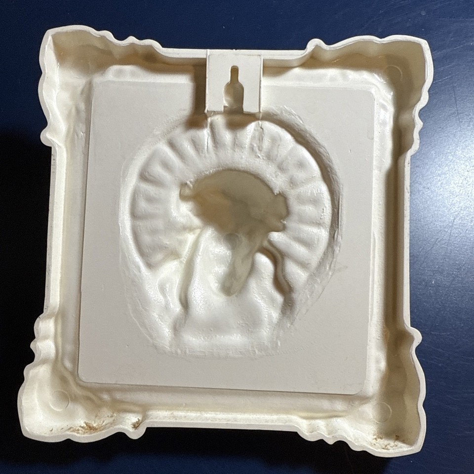 3D Molded Plastic Celluloid Jesus Crown Of Thorns Wall Hanging 5 ...