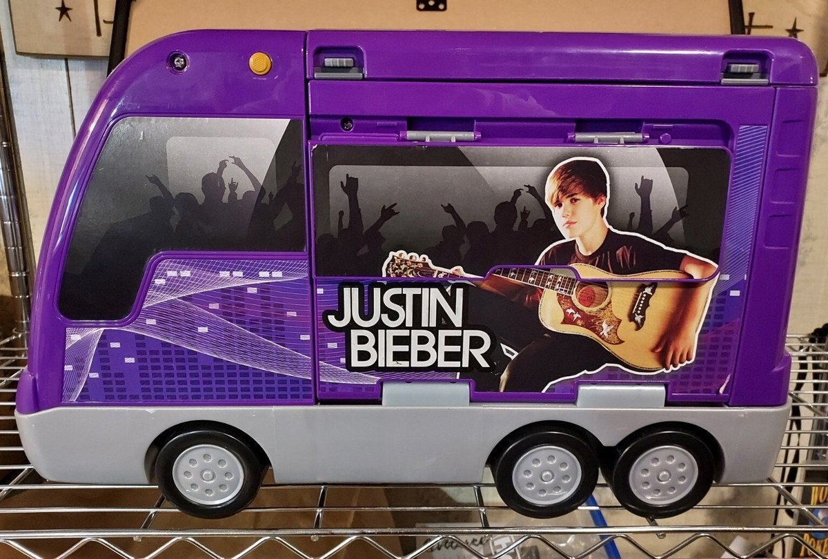 Justin Bieber Tour Bus 2010