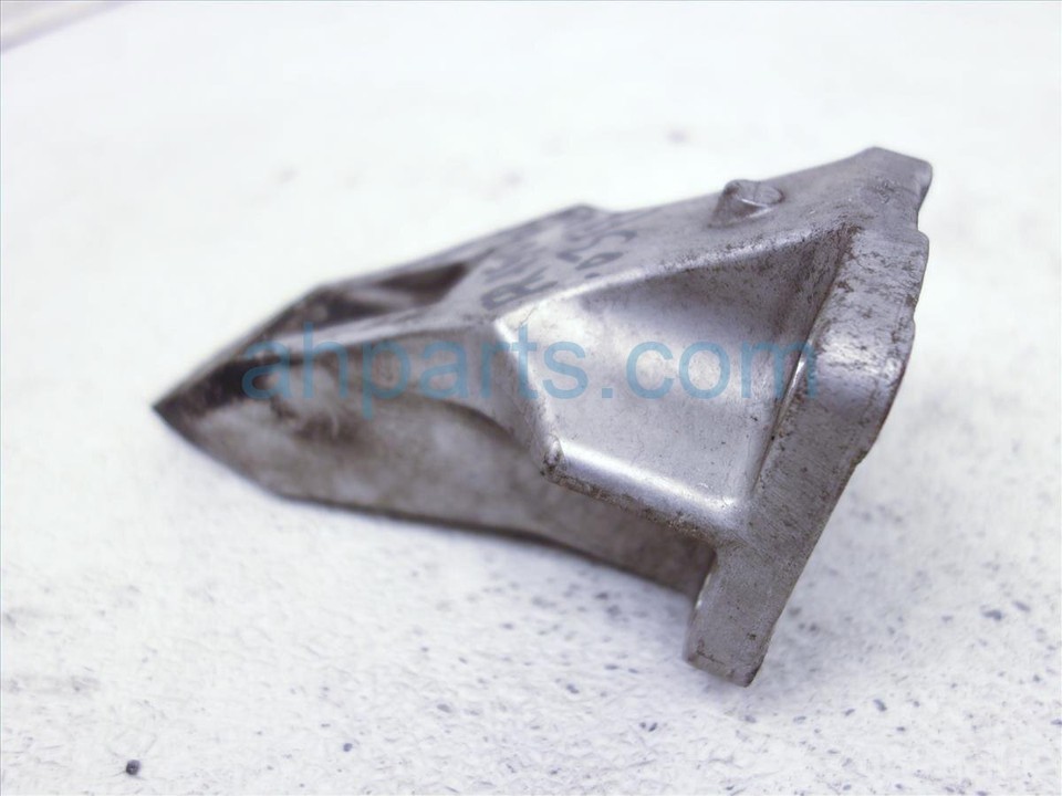 97 98 99 00 01 Infiniti Q45 Passenger Engine Motor Mount Bracket 11232 ...