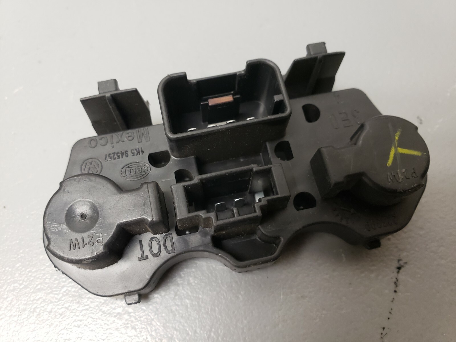 2005-2010 VW Jetta MK5 Outer Taillight Bulb Socket Holder Tray Board ...