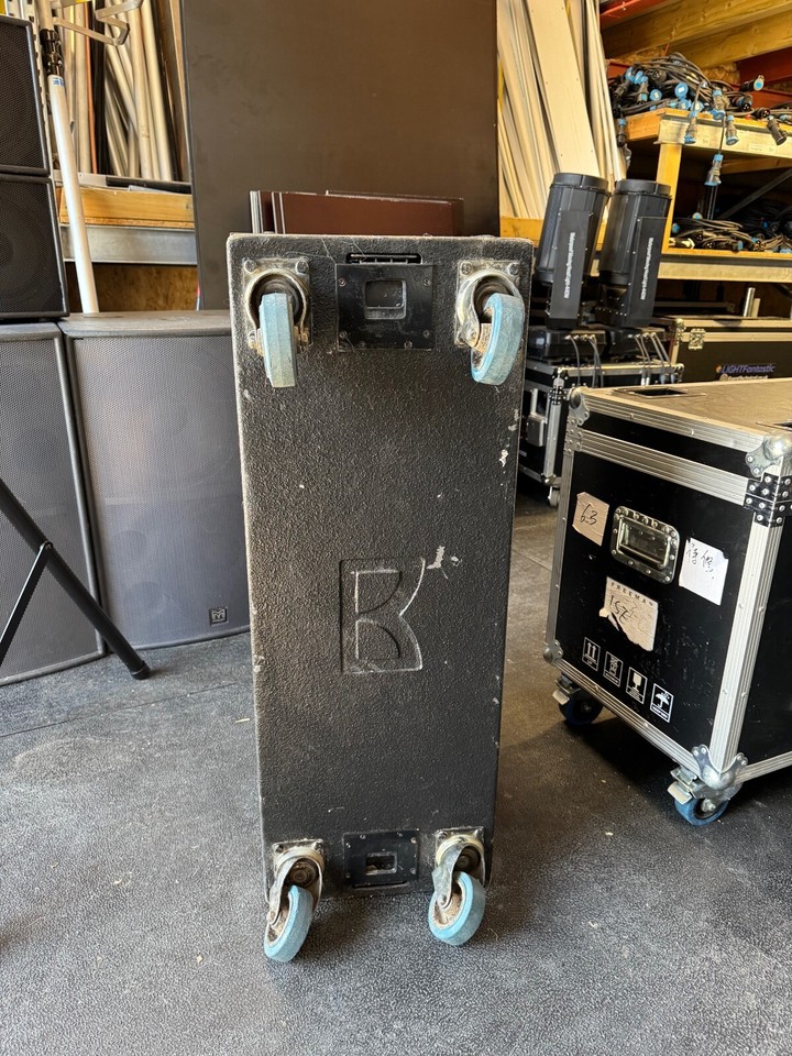 8x Martin Audio W8LC Line Array Cabinets (Price Per Cabinet. Price ...