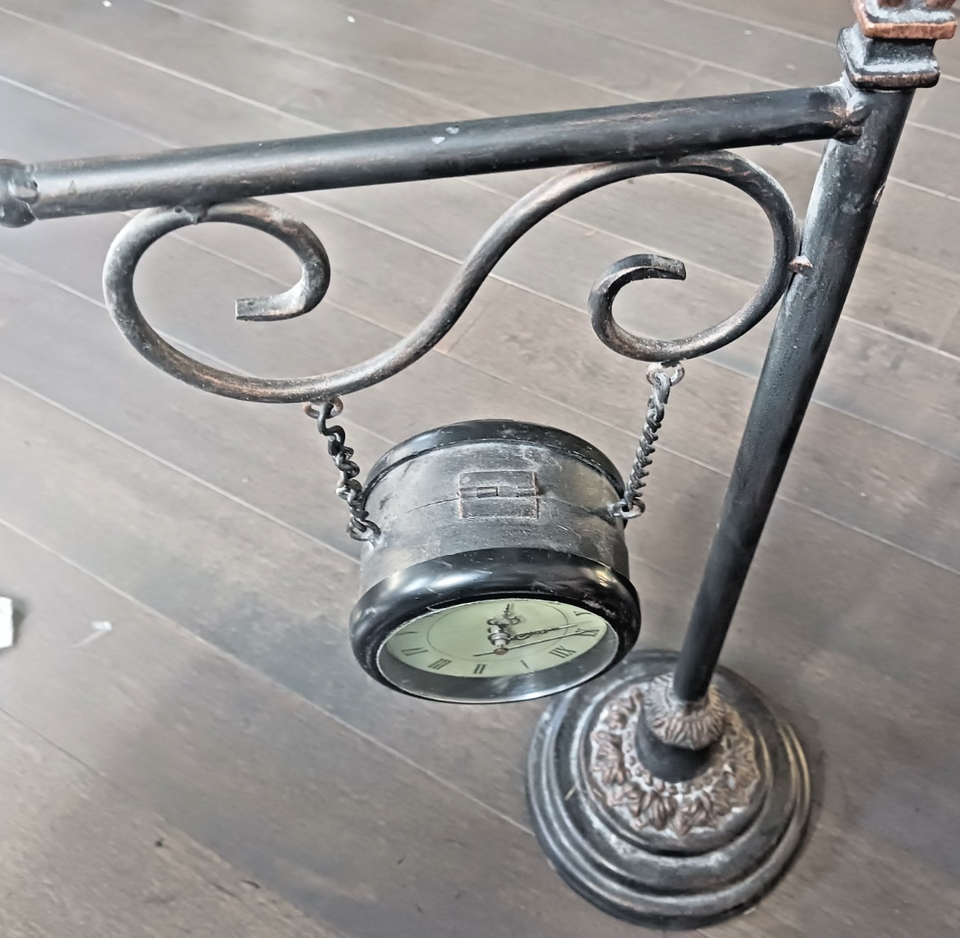 VINTAGE DOUBLE SIDED HANGING STATION STREET LIGHT POLE CLOCK EXCELLENT ...