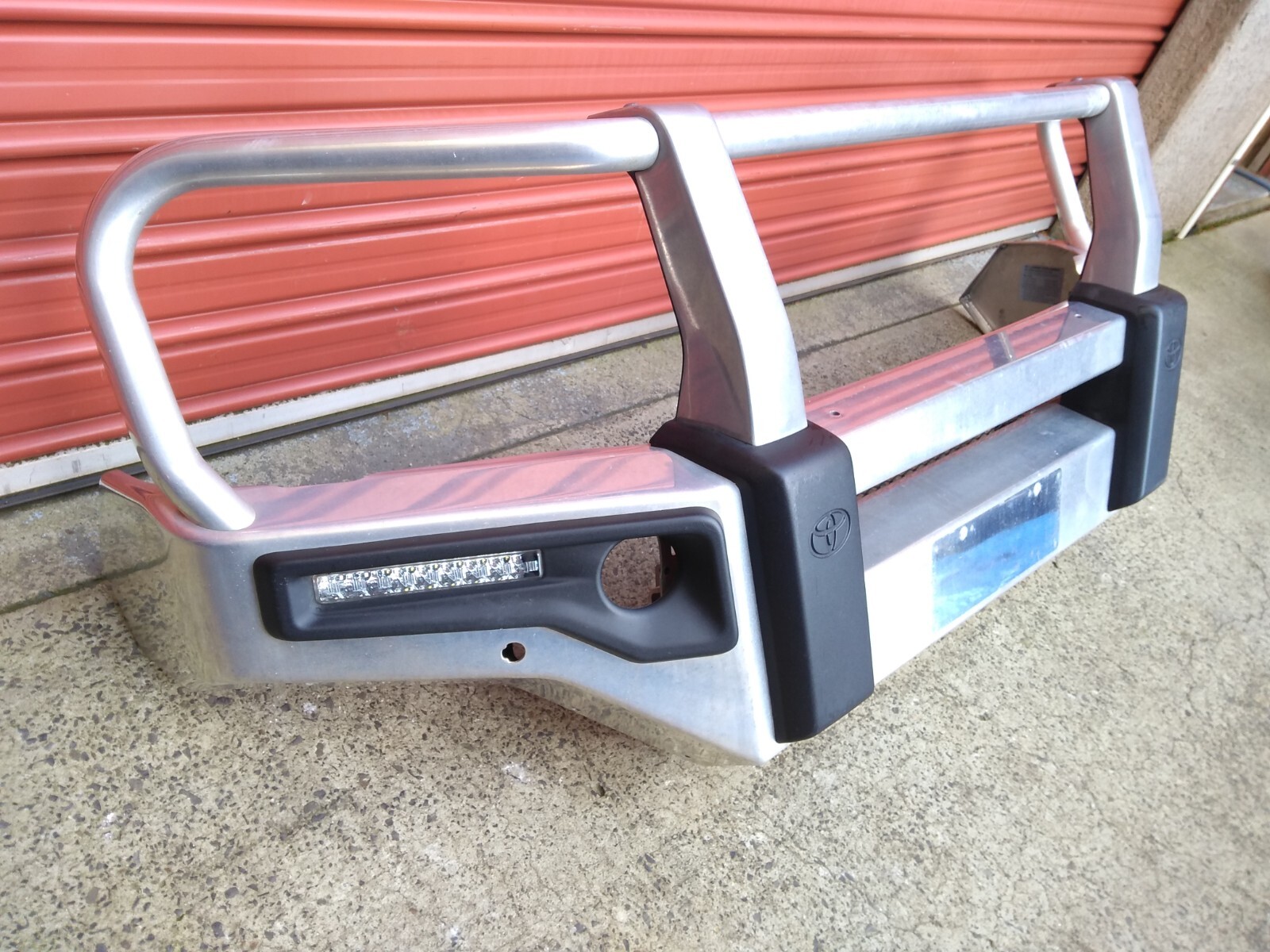 GENUINE TOYOTA LANDCRUISER BULL BAR 200 SERIES ALLOY BULLBAR 08/2015 on ...