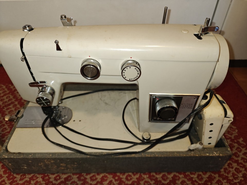 Montgomery Ward Signature All Metal Sewing Machine WITH CAM ACCESSORIES ...
