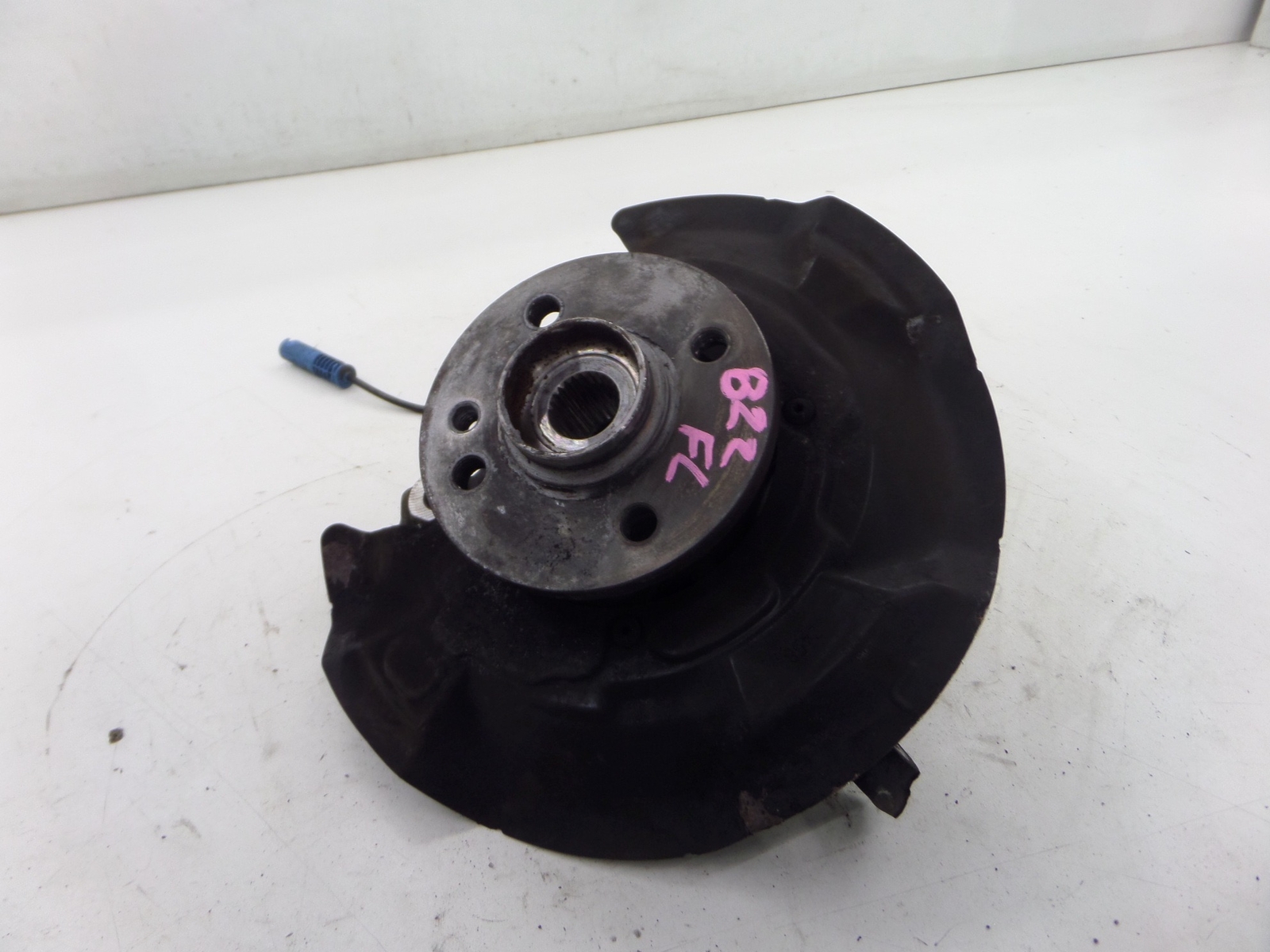 Mini Cooper Clubman S Left Front Knuckle Hub Spindle R55 07-13 R56 R58 ...