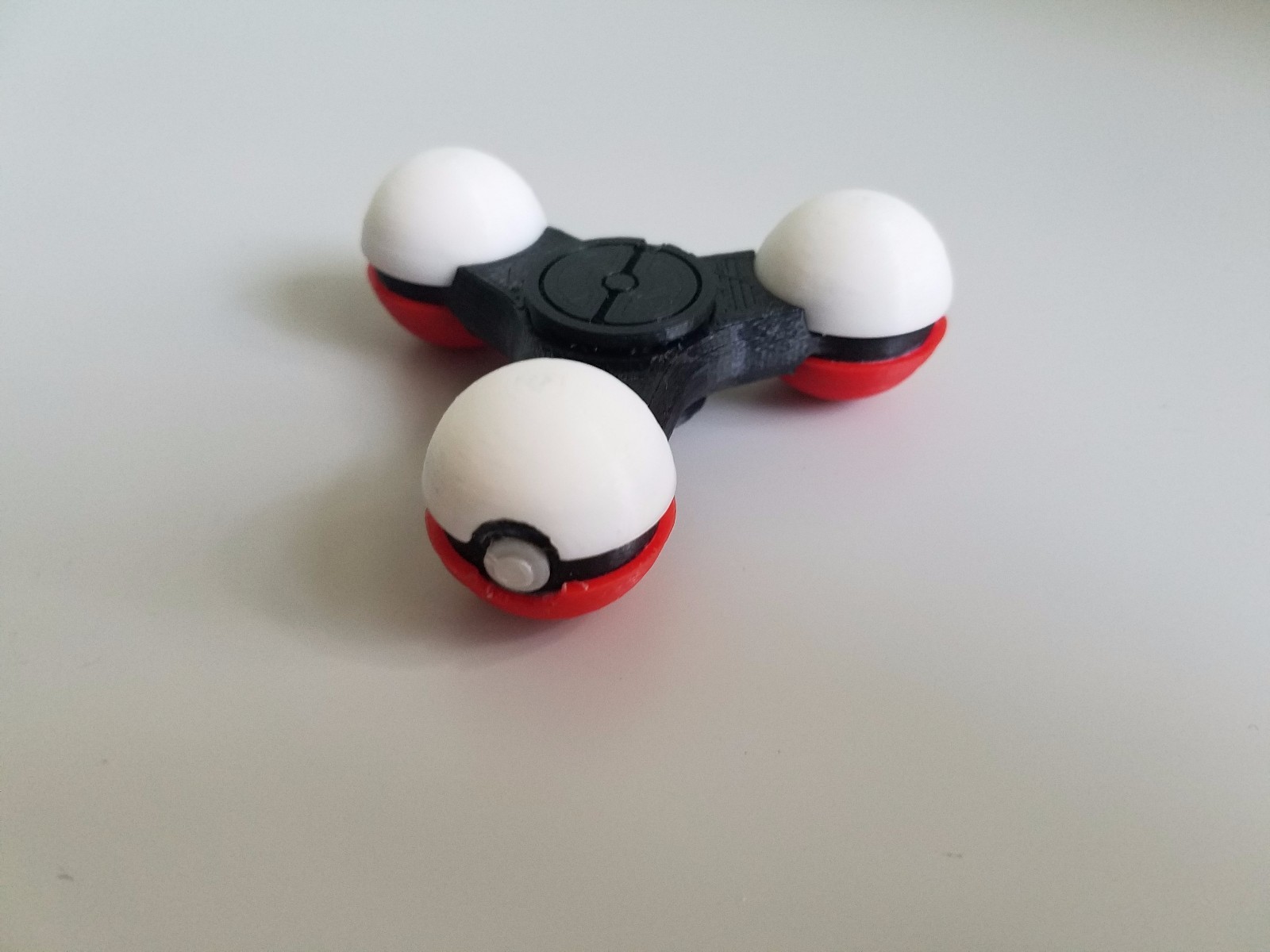 Pokeball Fidget Spinner - Pokemon GO - Trainer Cosplay - EDC Toy - US ...