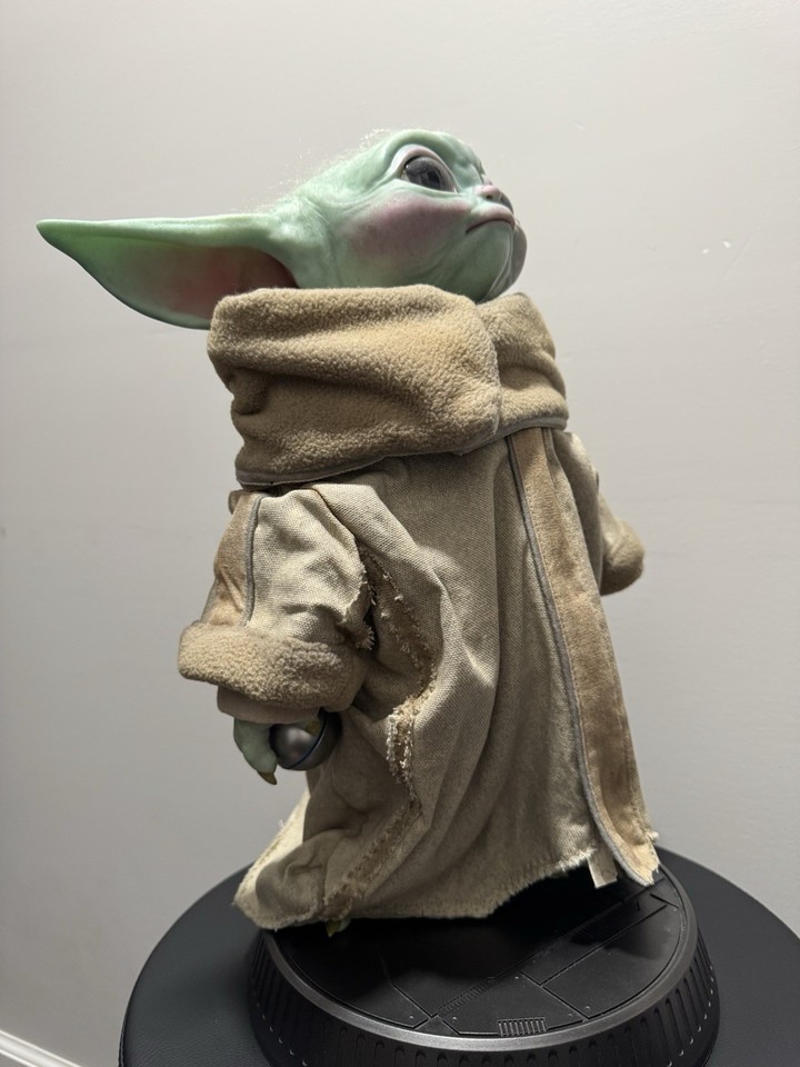 Star Wars The Mandalorian The Child Grogu Sideshow Statue Lifesize Open ...