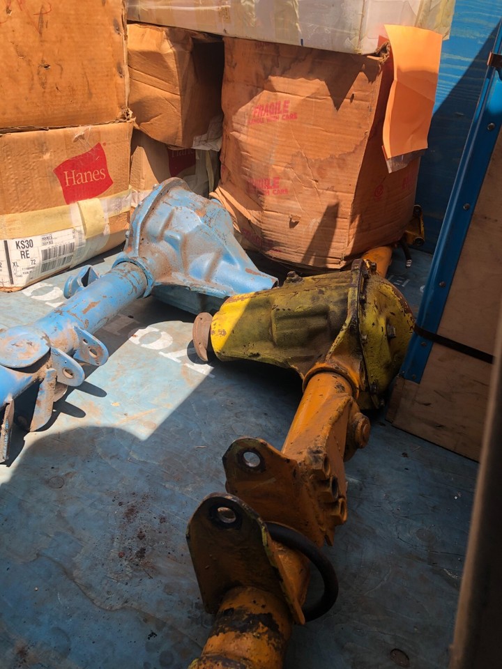 P1800 142 144 VOLVO REAR AXLE ASM WITH TRUE TRAC LIMITED SLIP FOR SCCA ...