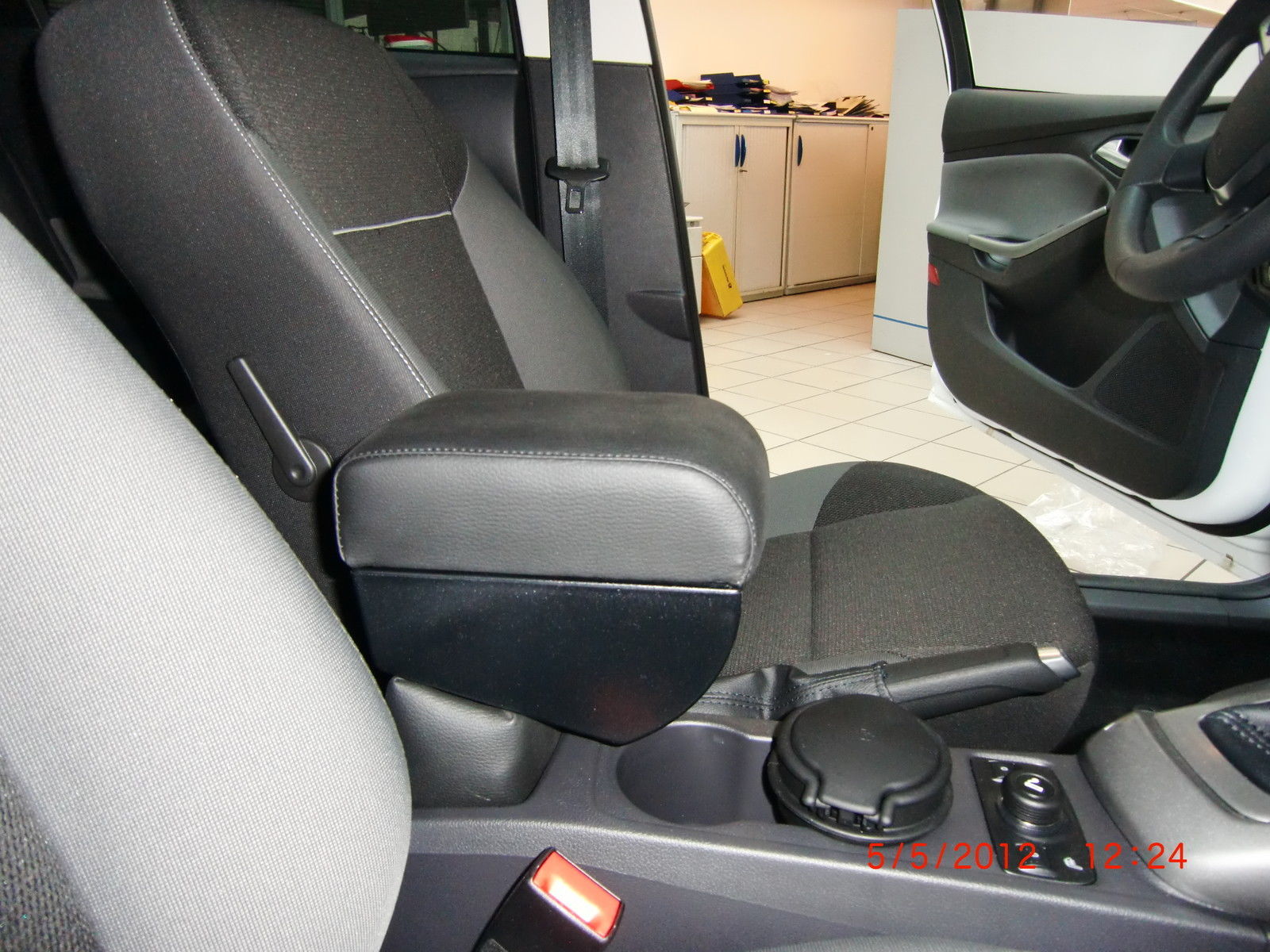 Armrest FORD FOCUS MK3 from 2011 Center Armrest Apoyabrazos Bracciolo ...