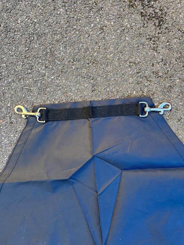 Turners Hay Sling Hay Bar Quick Fill Large Hay Corner Feeder Waterproof ...