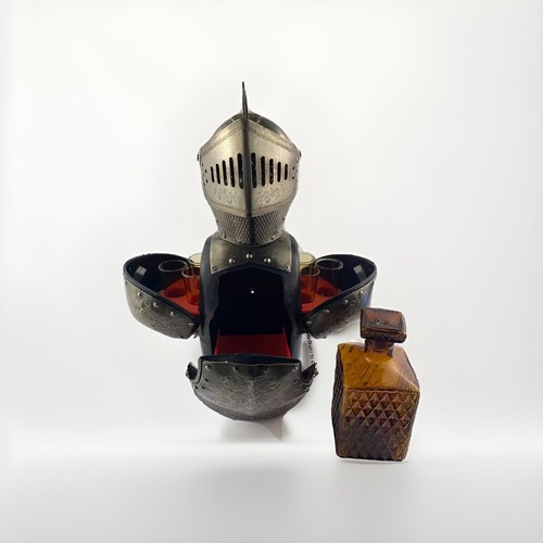 Nikka Vintage Knight in Armour Whiskey Decanter Six Shot Glasses All ...