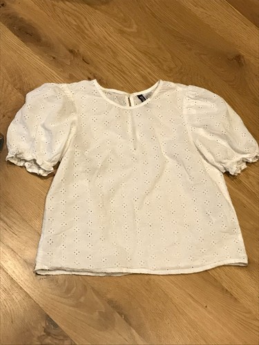 H & M white short-sleeve eyelet crop top XXS divided brand 0-2 | eBay