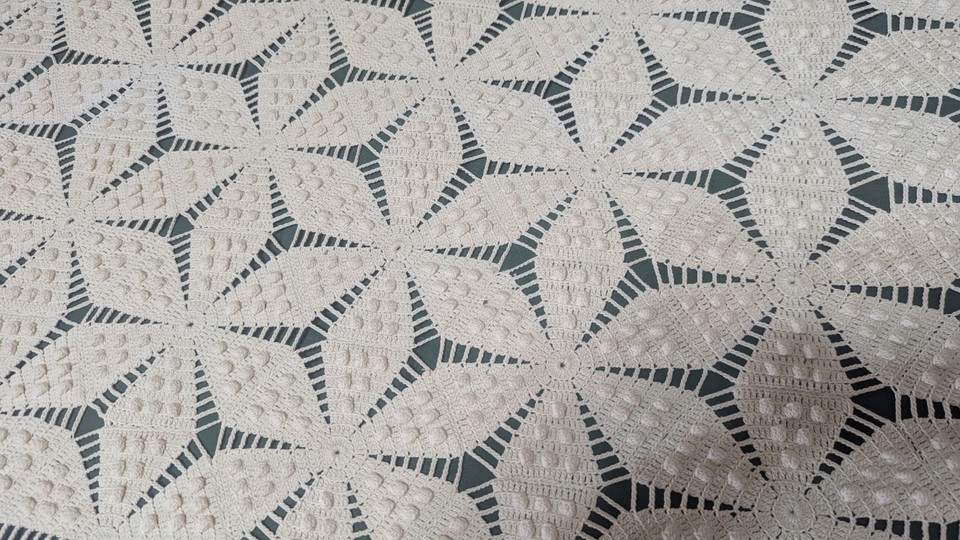 Vintage Ecru Hand Crochet Bedspread 78x94 Scalloped Edge Popcorn Star ...