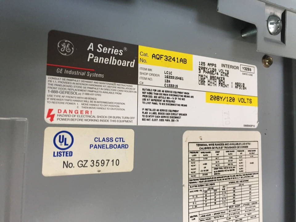 GE 100 AMP 208/120 VOLT 3 PHASE 24 CIRCUIT MAIN BREAKER INDOOR PANEL..P ...