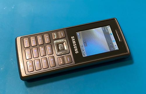 Samsung SGH M150 Mobile Phone, Simple Retro Button Phone, Tesco Network ...