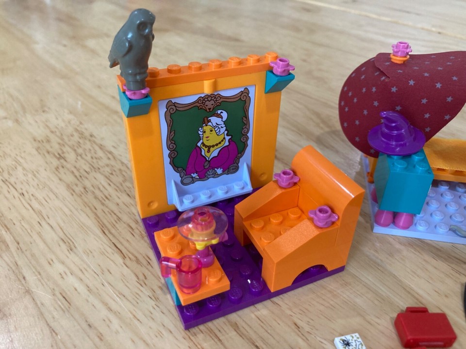 LEGO Harry Potter: Gryffindor House (4722) COMPLETE but no backdrop ...