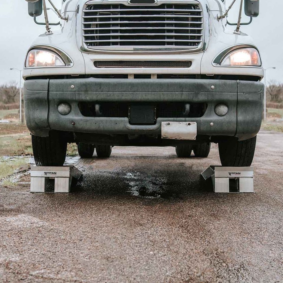 Titan Ramps Aluminum Semi Truck Riser Ramps with 20,000 Pound Capacity ...