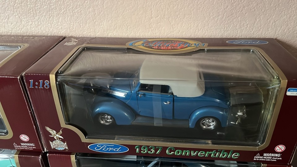 1:18 Scale Die-Cast Metal Collection Road Tough Chevrolet and Ford lot ...