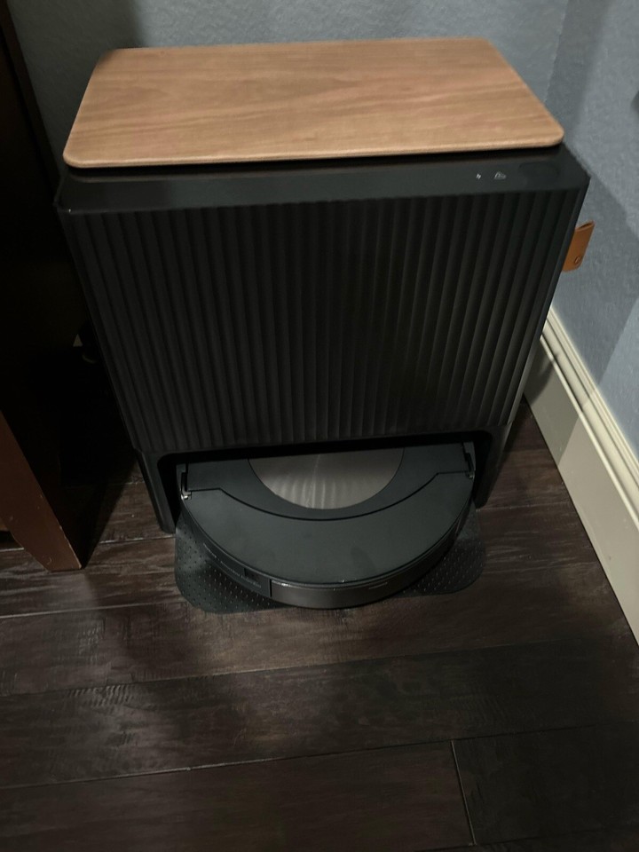 iRobot Roomba Combo j9+ Self-Emptying & Auto-Fill Robot Vacuum & Mop ...