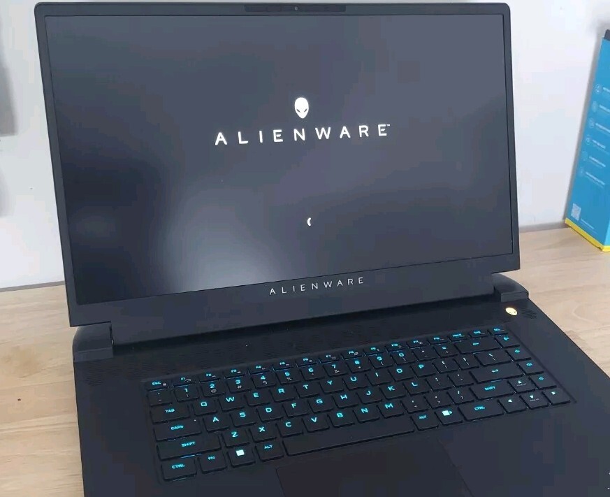 Alienware M17 R5 17.3'' (1TB SSD. AMD Ryzen 9 6900HX, 4.9GHz 16GB RAM ...