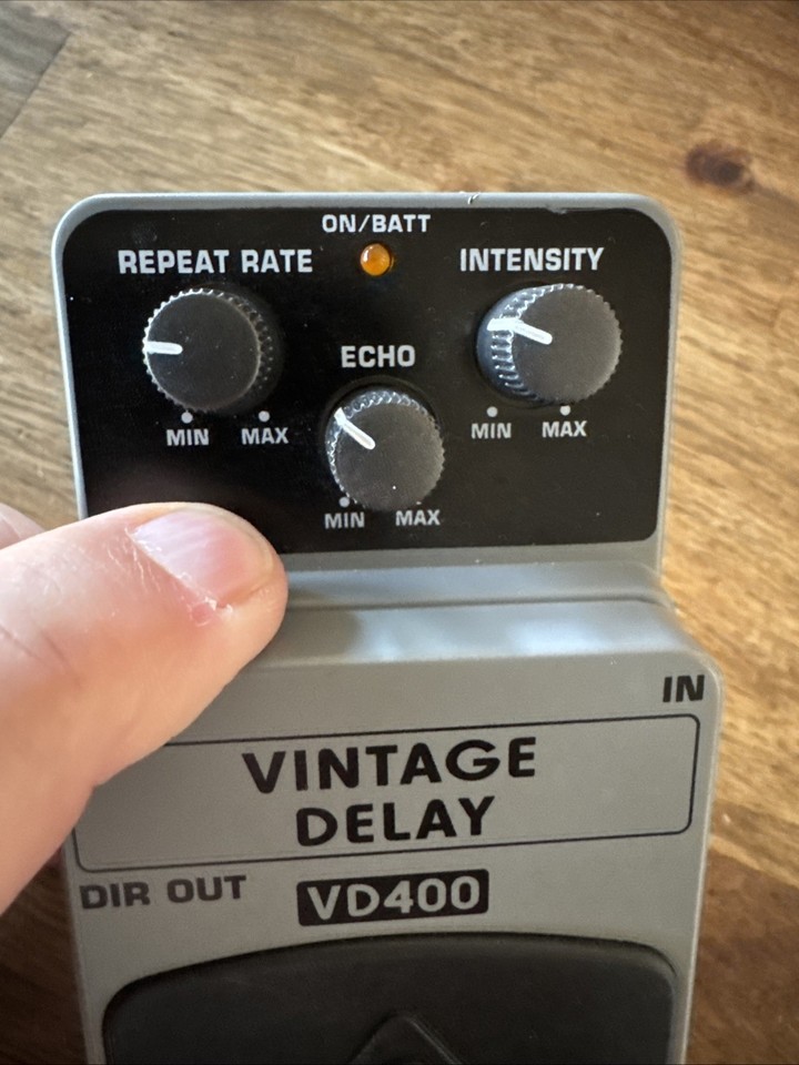 BEHRINGER VD400 VINTAGE DELAY EFFECTS PEDAL | eBay