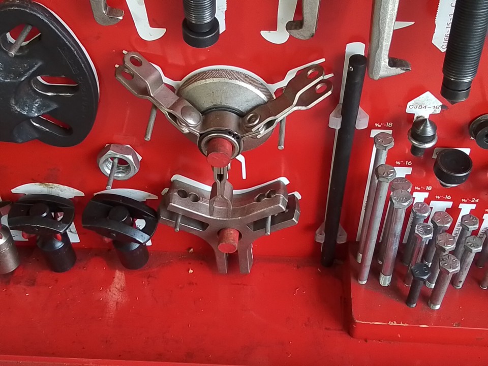 SNAP ON CJ2000 INTERCHANGEABLE MASTER PULLER SET W/ TOOL BOARD,CABINET ...