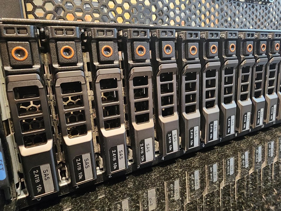 Dell PowerVault ME4024 12G 2U SAN/DAS Storage Array | eBay