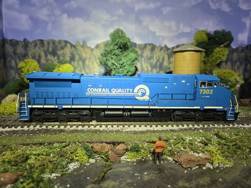Atlas HO Scale CSX ex Conrail Dash 8-40CW #7302 with DCC/Sound | eBay