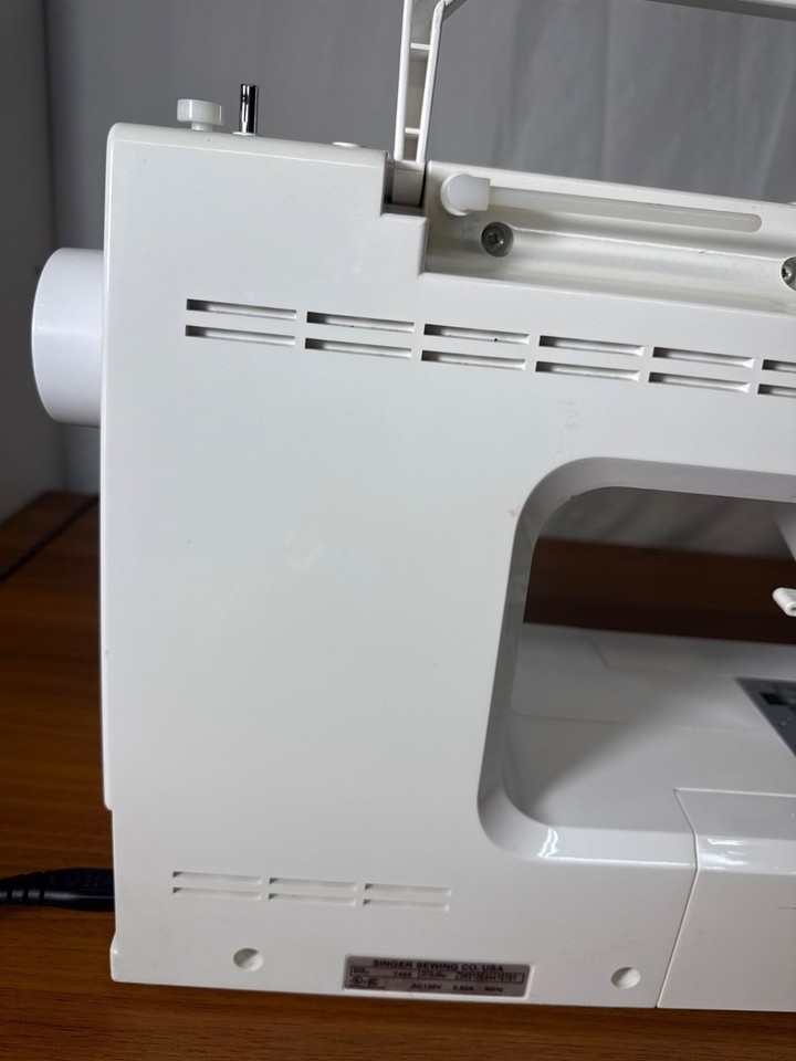 Singer Precision Sewing Machine Digital Display Foot Pedal Adjustable ...