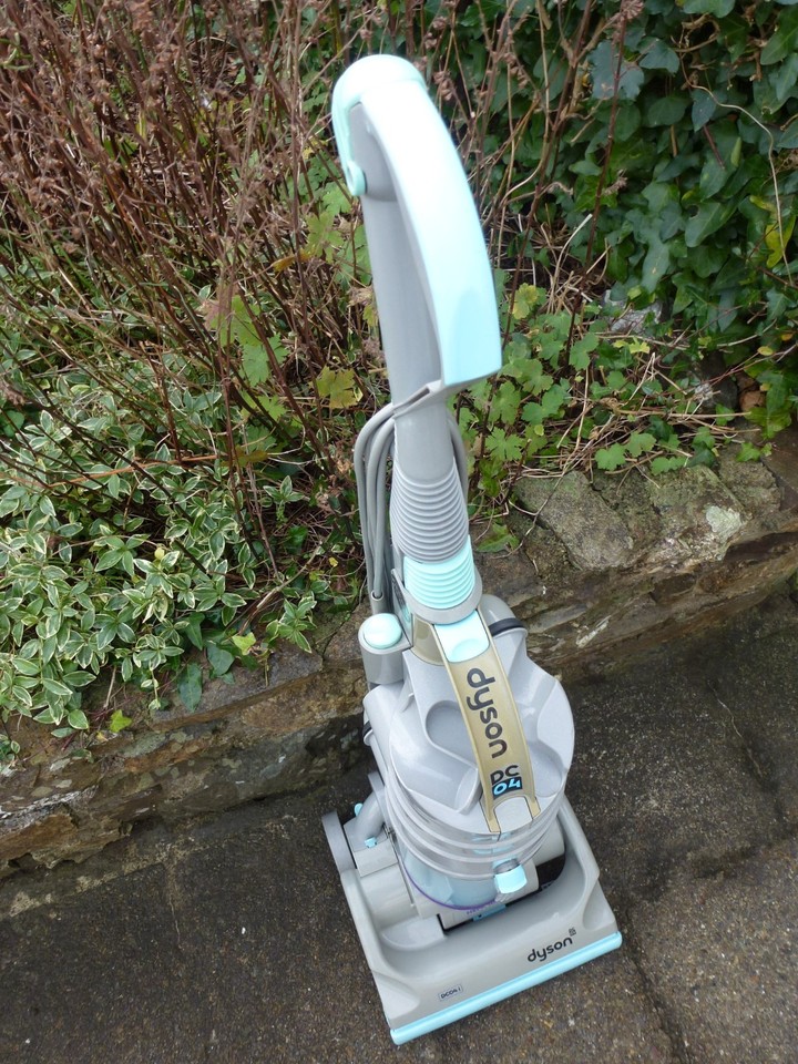 DYSON DC04 i VACUUM CLEANER GOOD CLEAN CONDITION SERVICED AND READY TO ...