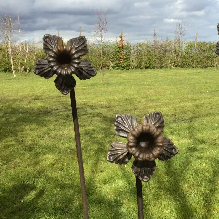 Metal Yard Art Flower Stakes 8pcs Vibrant Metal Flower Stakes