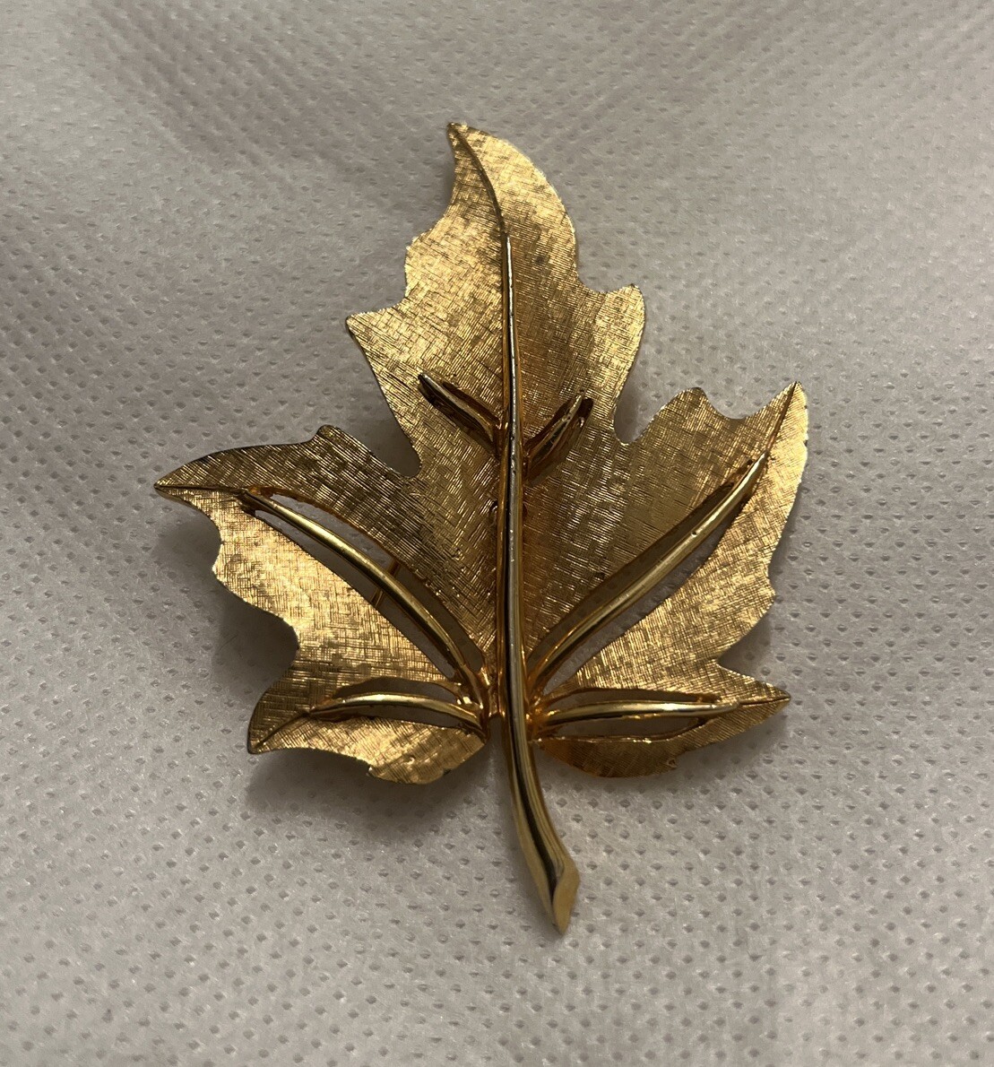 Vintage BOUCHER 2080 Signed Gold Tone Leaf Brooch Pin - Gem