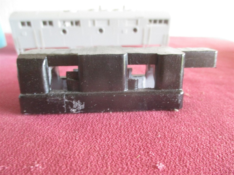 Highliners HO Undecorated Grey F7B Diesel Train Engine Railroad Spring ...