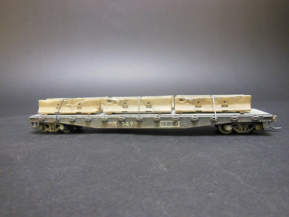 HO SCALE CUSTOM WEATHERED WE 3499 50' FLAT CAR W/JERSEY BARRIER LOAD | eBay