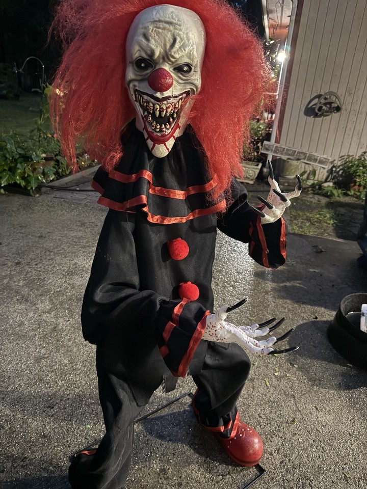 **PROP ONLY** Young Crouchy Killer Clown From Outer Space By Spirit ...