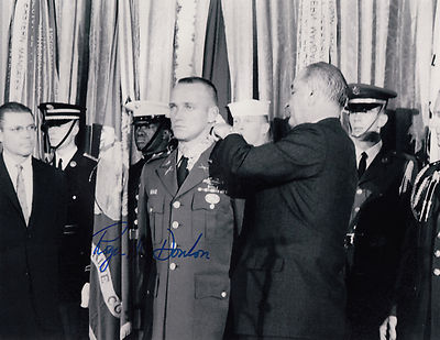Col. Roger Donlon Medal of Honor Special Forces Vietnam SIGNED 8x10 ...