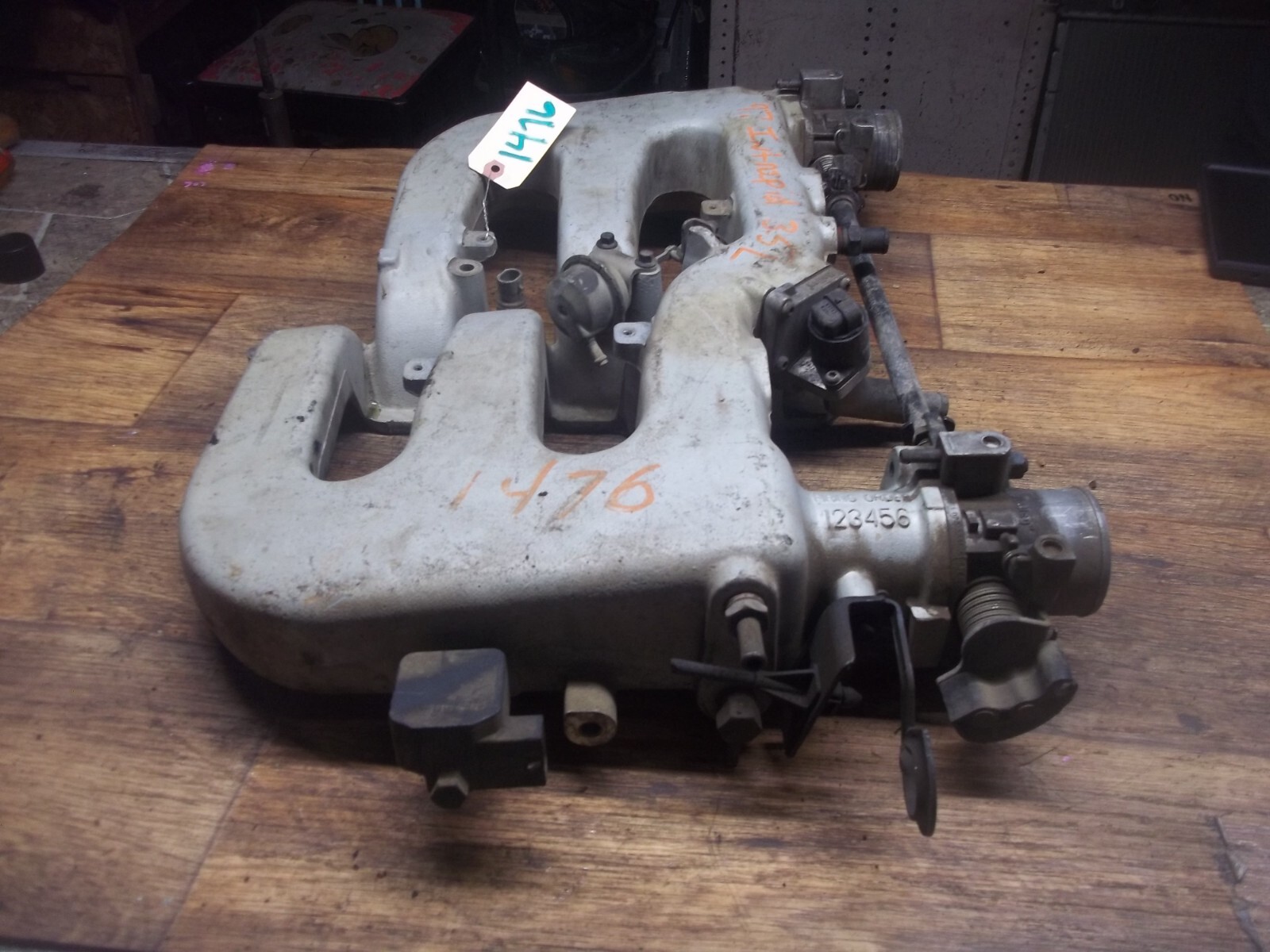 96-97 INTREPID LHS CONCORDE VISION 3.5L Upper Intake Manifold w ...