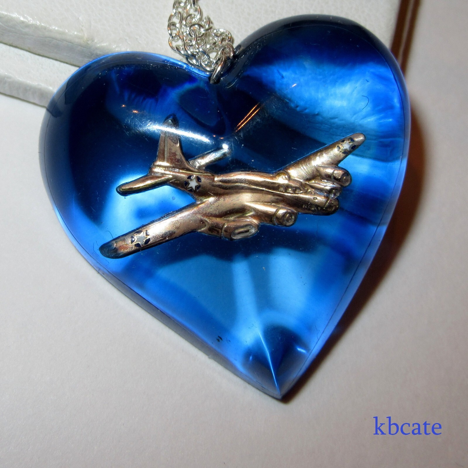 VTG WWII LUCITE HEART B-17 AIRPLANE SWEETHEART PATRIO… - Gem