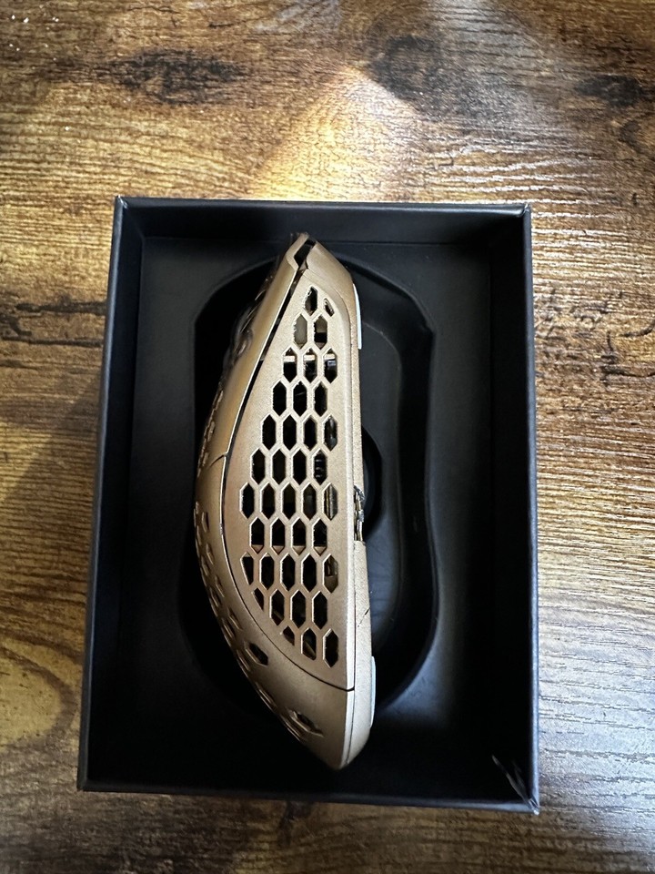 Finalmouse Starlight-12 Achilles Gaming Mouse - Gold, Medium ...
