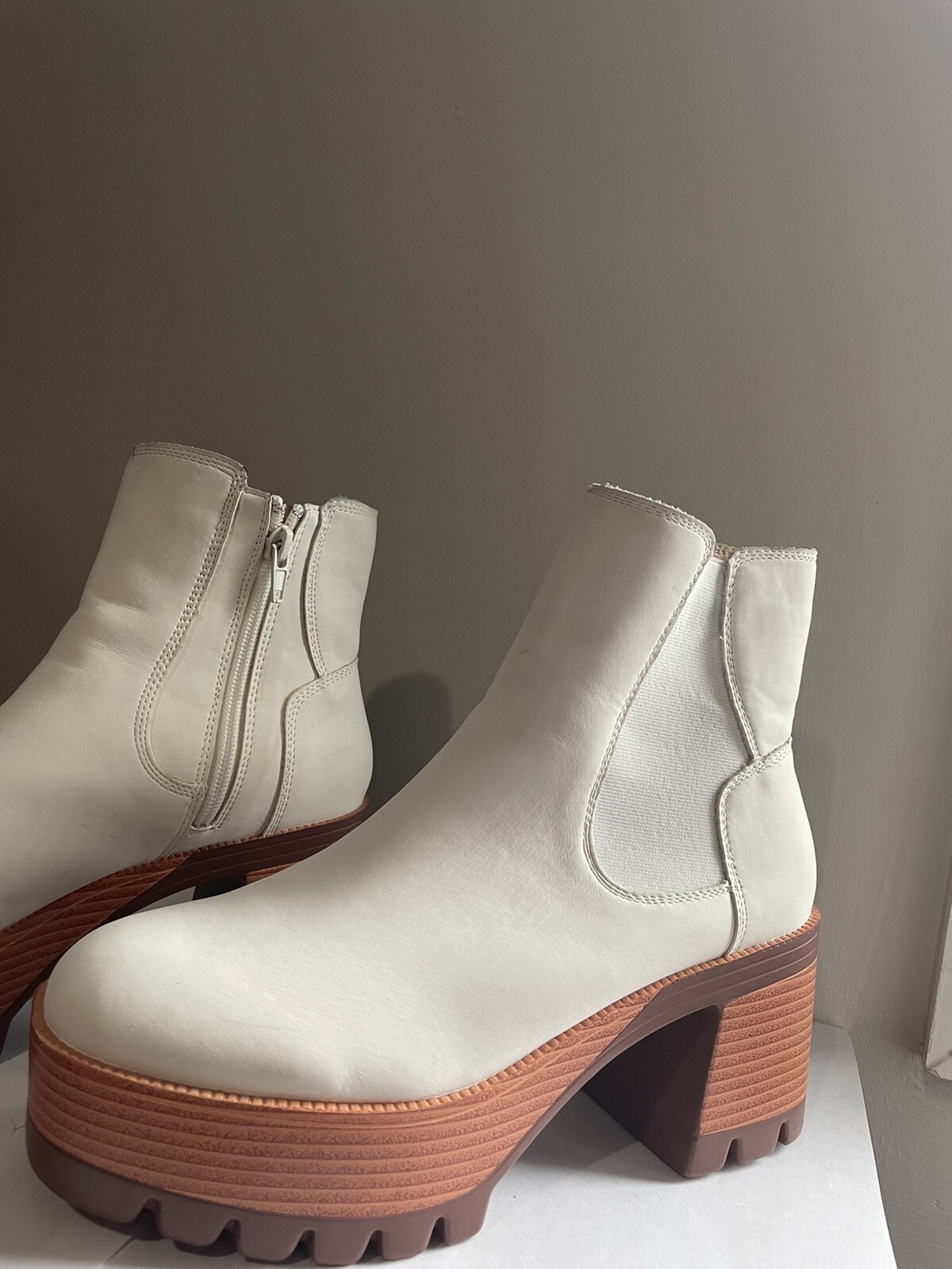 White platform boots 7 - Gem