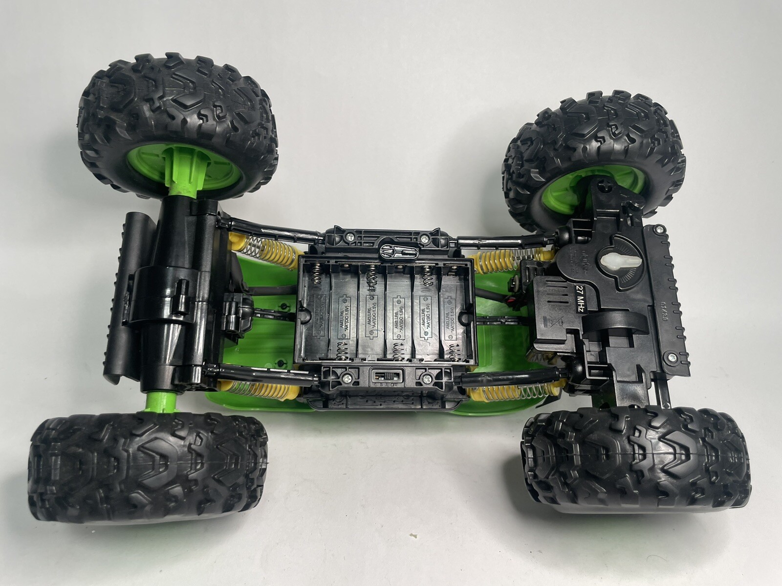 Maisto Tech Neon Green Remote Control Monster Truck Grim Rock Crawler ...