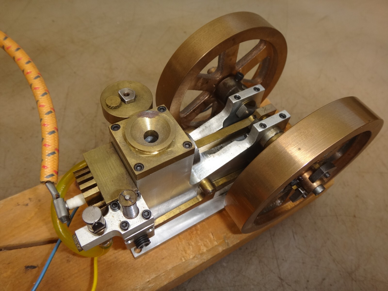 LITTLE ANGEL MODEL HIT & MISS GAS ENGINE Designed by Bob Shores Very ...