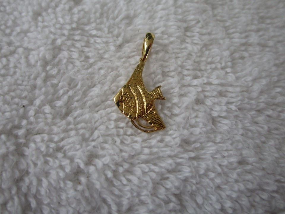 QUALITY+VINTAGE NEW~"YELLOW GOLD PLATED" ~" FISH DESIGN "~ PENDENT~lot ...