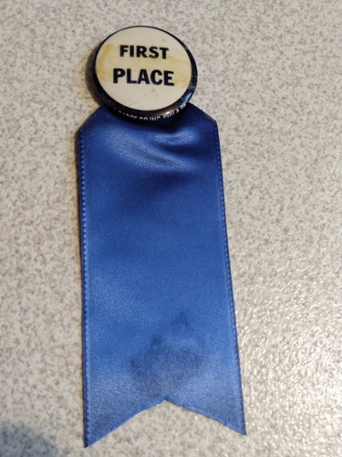 VINTAGE 1-1/4" FIRST PLACE PIN AND BLUE RIBBON PHILA BADGE CO | eBay