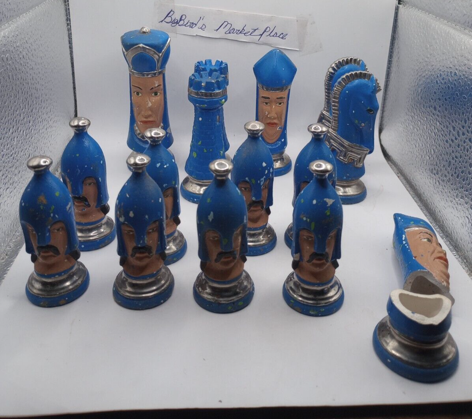 VINTAGE DUNCAN CERAMIC GLAZED BLUE AND GREEN CHESS SET With FACES, 1 ...