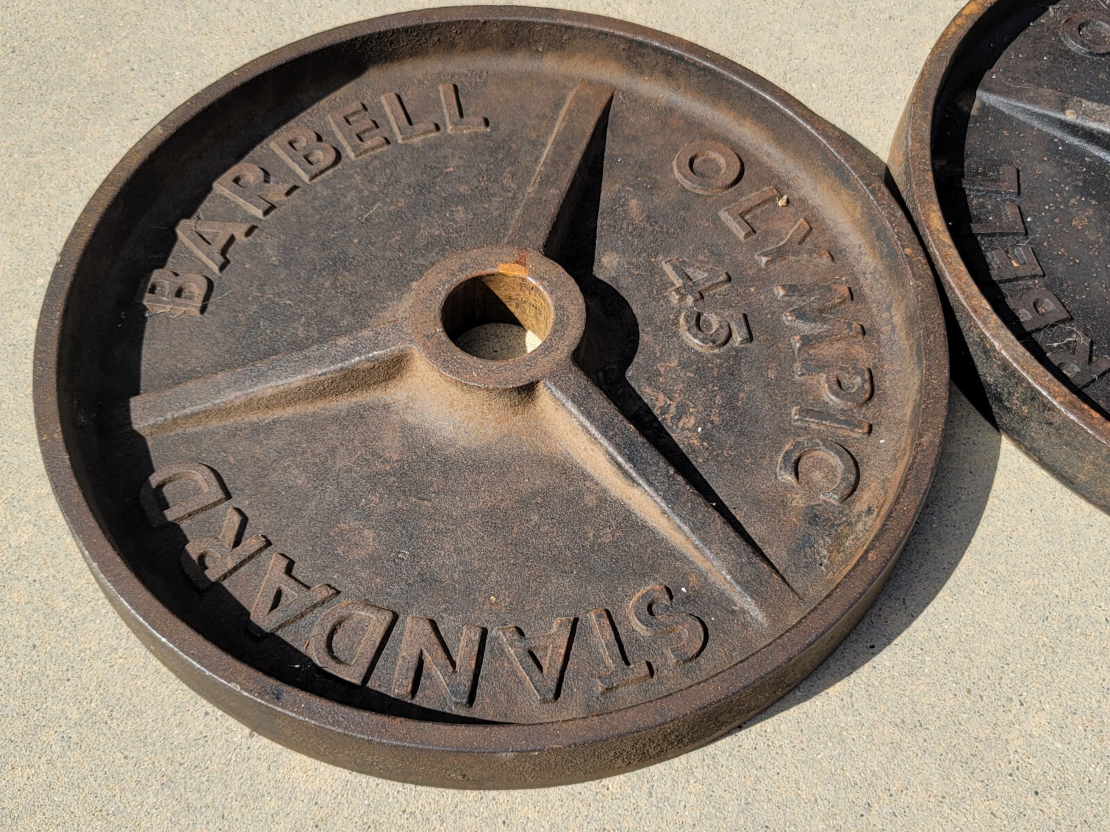 Vtg Unbranded Ivanko Barbell DEEP DISH 2 x 45 lbs (2" Hole) Weights ...