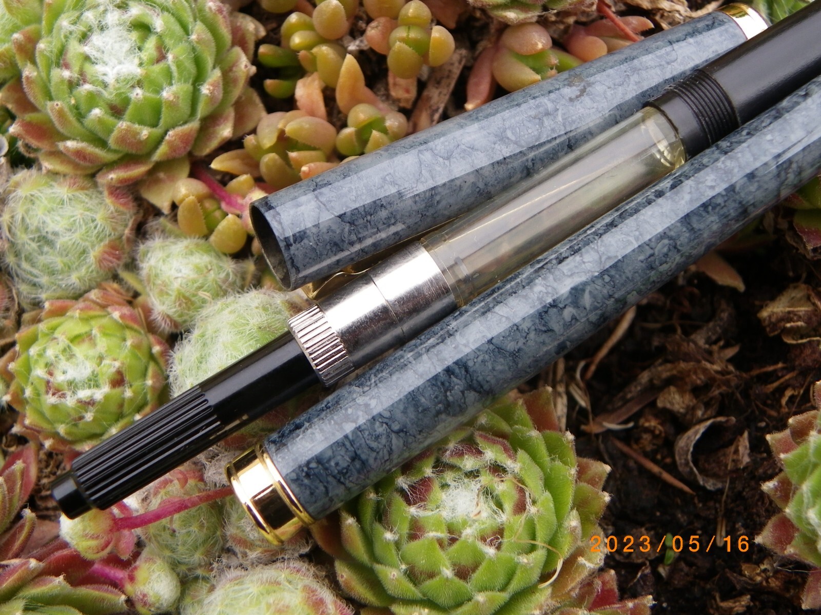 STYLO PLUME COLIBRI LAQUE MARBRE BLEU NEUF DE STOCK + SON CONVERTISSEUR ...