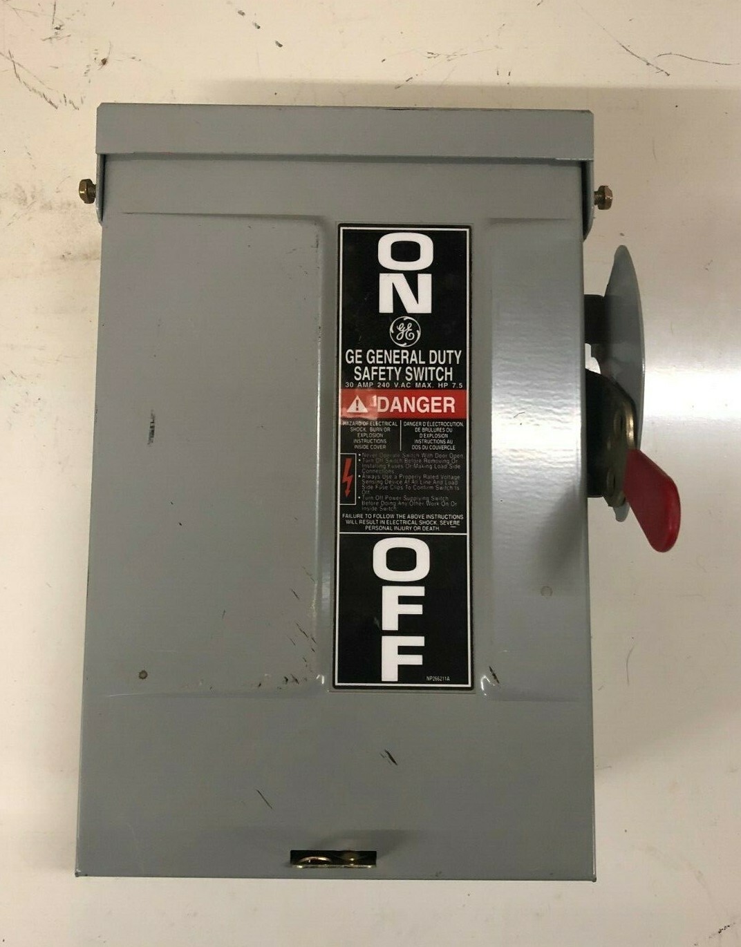 General Electric TG3221R Model 8 General duty Safety Switch 30 Amp 240 ...